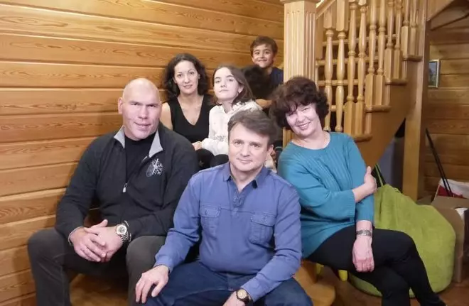 Nikolai Valuev diris al kiom infanoj rilatas al sia famo 97799_2