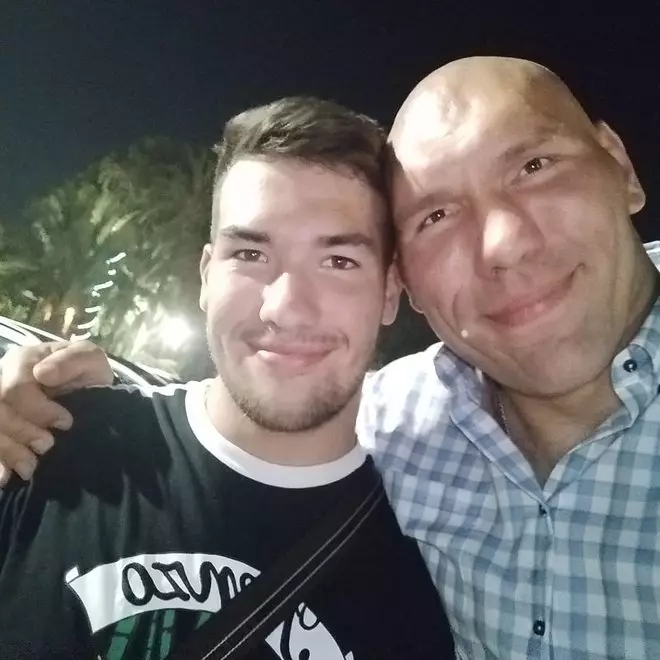 Nikolai Valuev diris al kiom infanoj rilatas al sia famo 97799_4